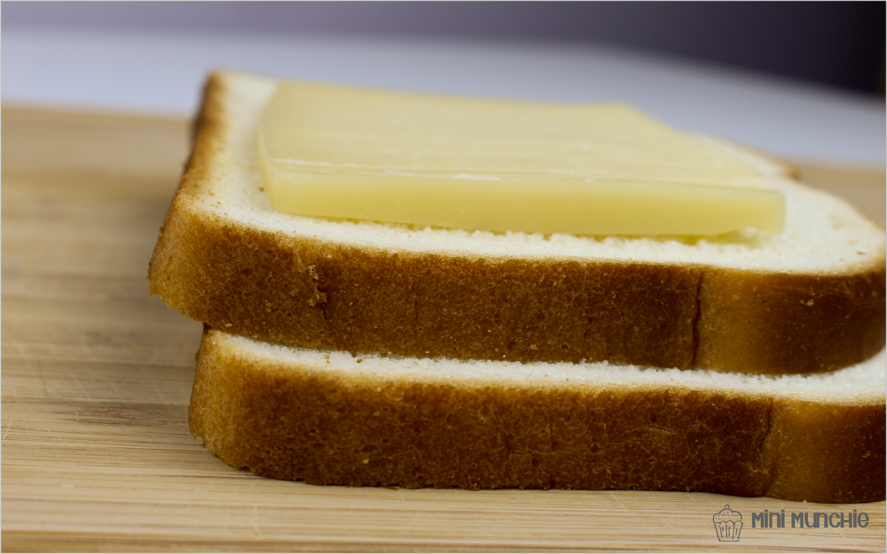 Gruyère Grilled Cheese with Roasted Garlic | Mini Munchie
