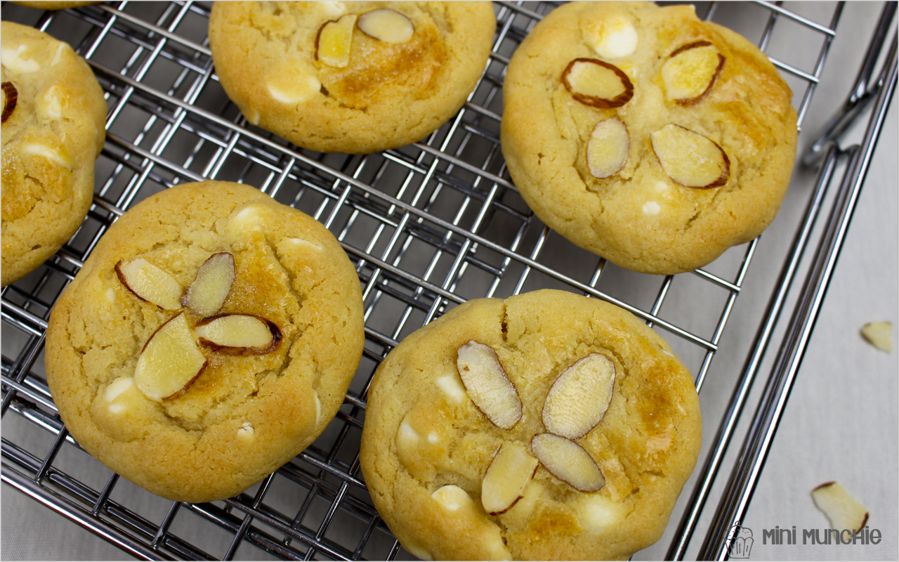 Almond Cookies | Mini Munchie