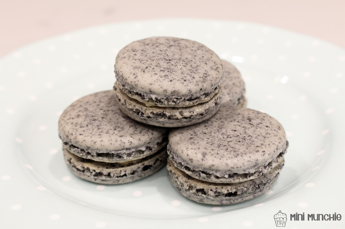 Black Sesame Macarons | Mini Munchie