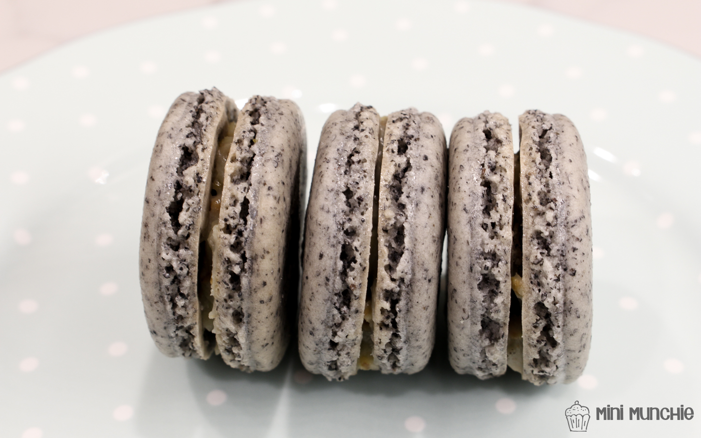 Black Sesame Macarons | Mini Munchie